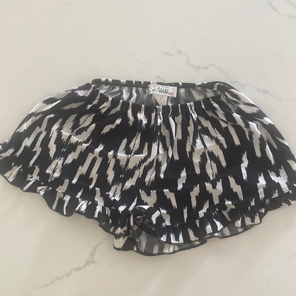 So Nikki | Bottoms | So Nikki Dress Shorts In Excellent Condition ...